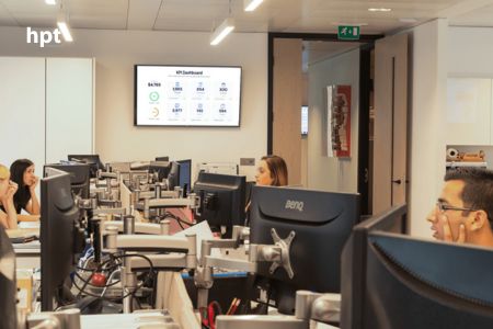 Digital signage for businesses – Enhancing internal communication effectiveness